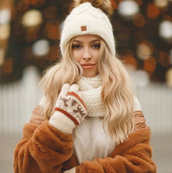 woolk | Accessories | Nwt Ecru Hat With Pom On Top Beautiful Brand Out ...